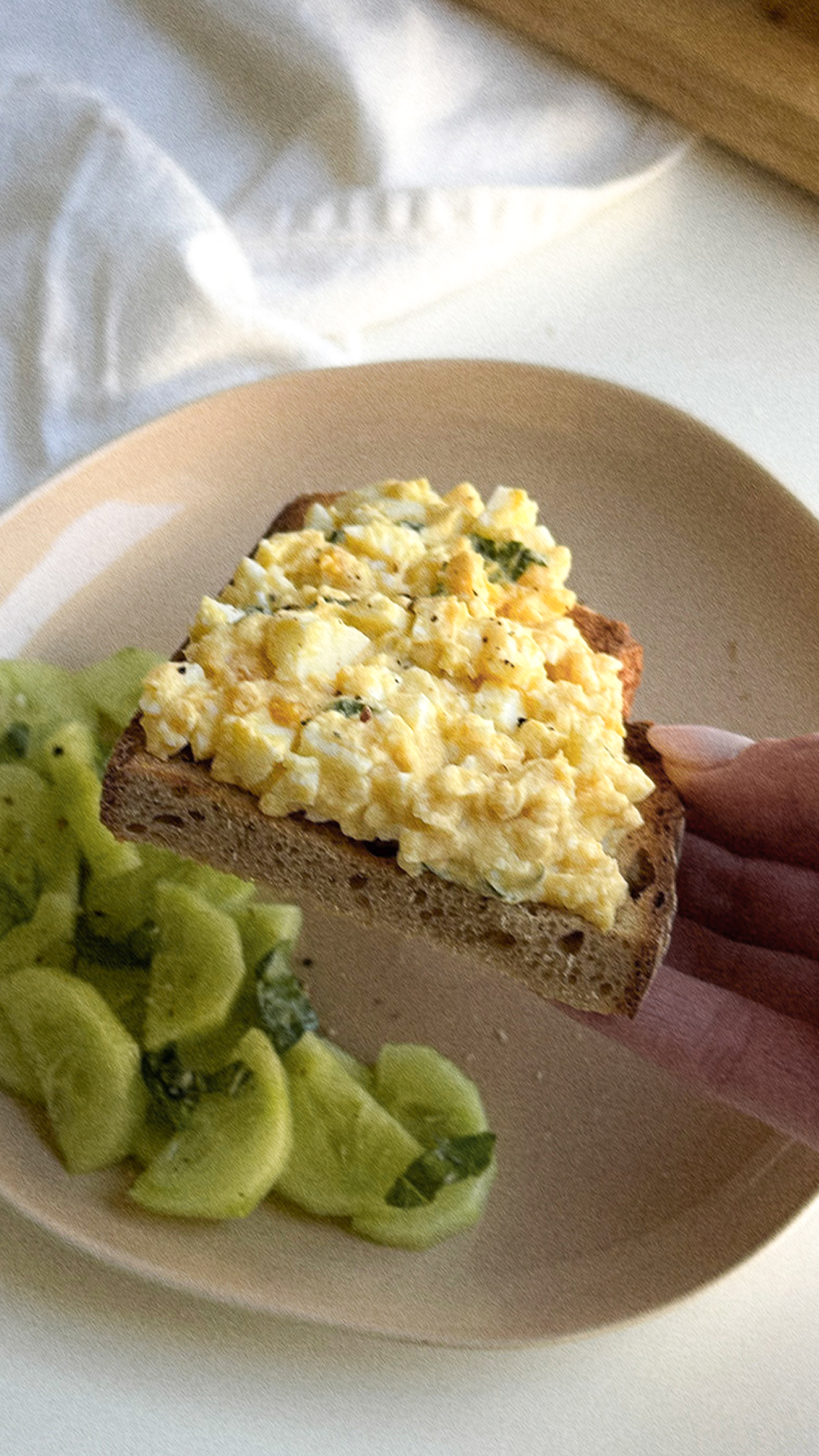 Recette de toast protéiné œufs, houmous et fromage blanc