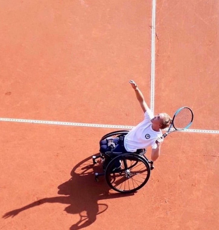 Rencontre avec Charlotte Fairbank, championne de paratennis et égérie ...